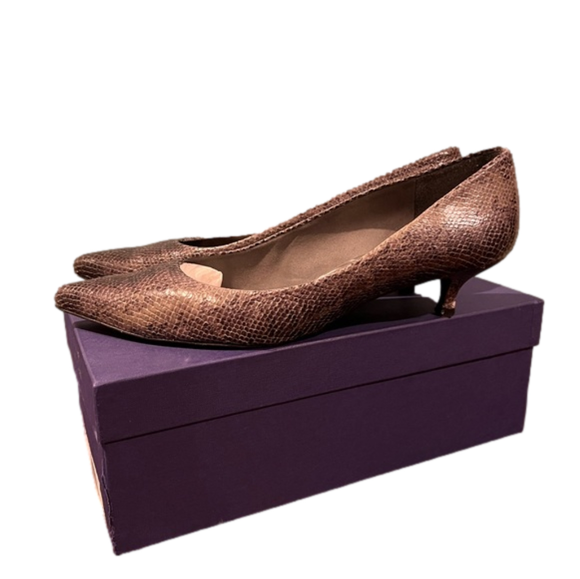 Stuart Weitzman | Shoes | Stuart Weiztman Kitten Heel Pumps | Poshmark